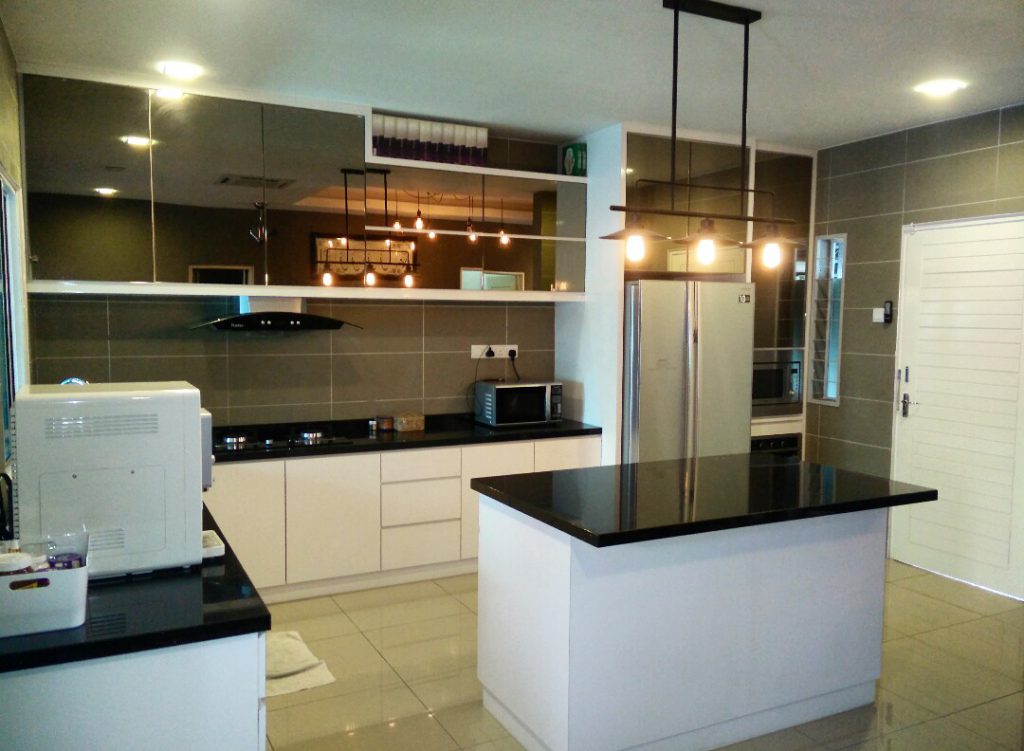 DELIGHTING INTERIOR SPACE THROUGH BRONZE MIRROR - RED LAND DESIGN®