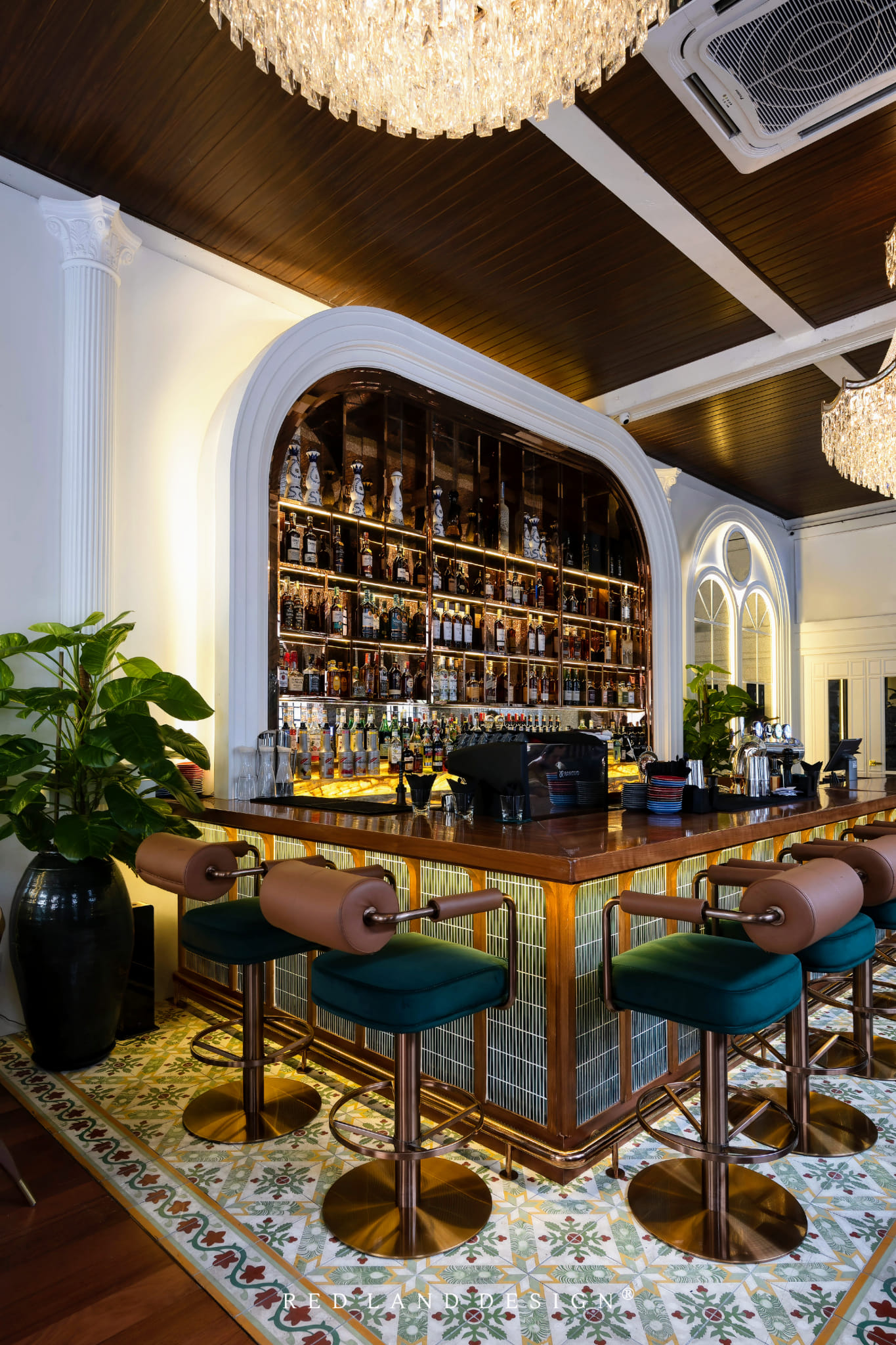 MONA LISA KITCHEN & BAR FILLED IN ITALIAN ARTISTIC ELEMENT WITH NEW ...